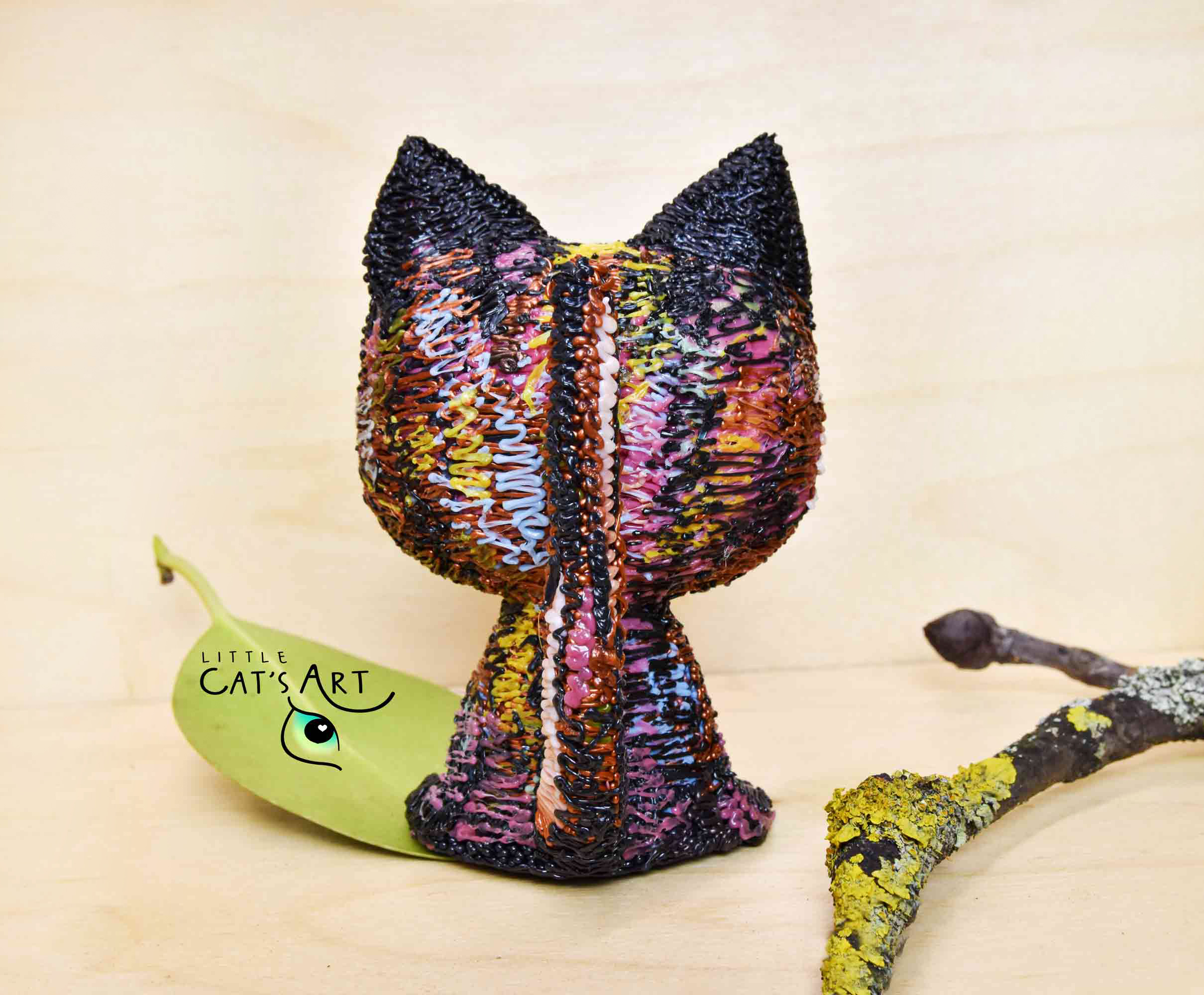Tortoiseshell cat sculpture with green-blue eyes - Little Cat's Art