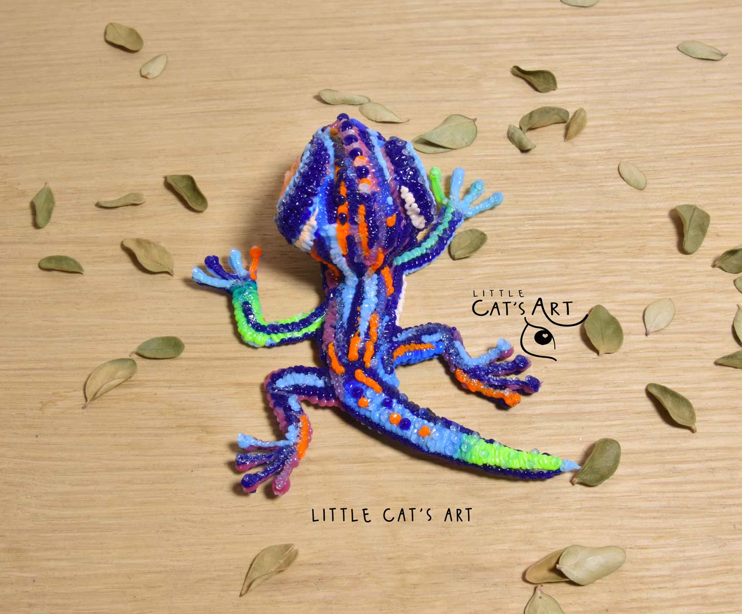 Glow-in-the-dark gecko figurine - Little Cat's Art