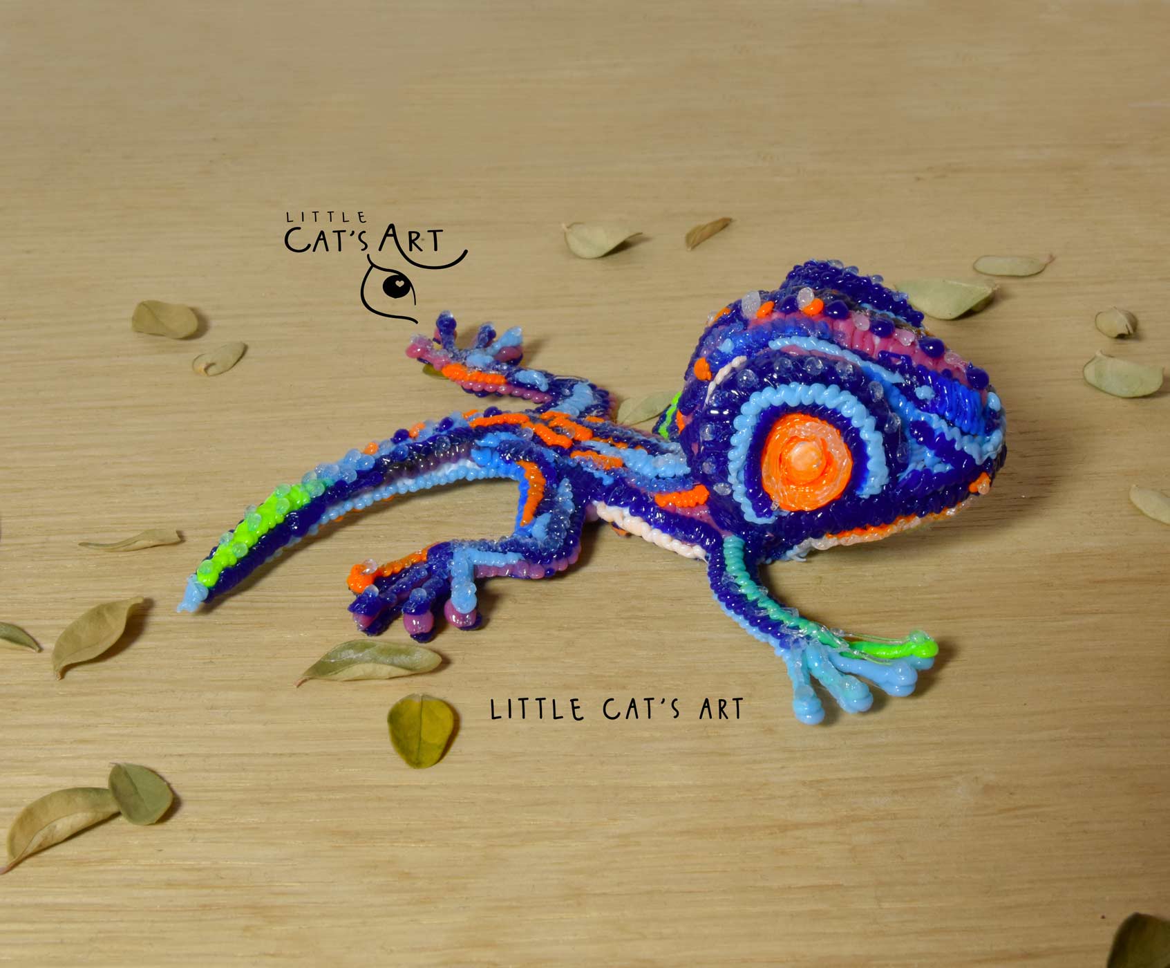 Glow-in-the-dark gecko figurine - Little Cat's Art